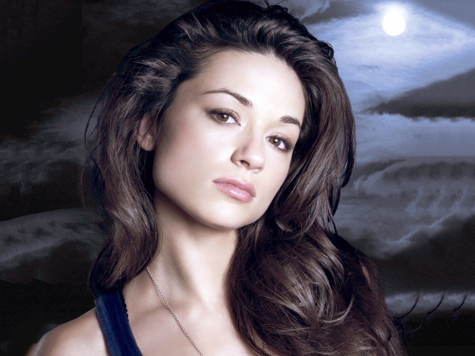 Crystal Reed Wallpapers 4k Hd Crystal Reed Backgrounds On Wallpaperbat