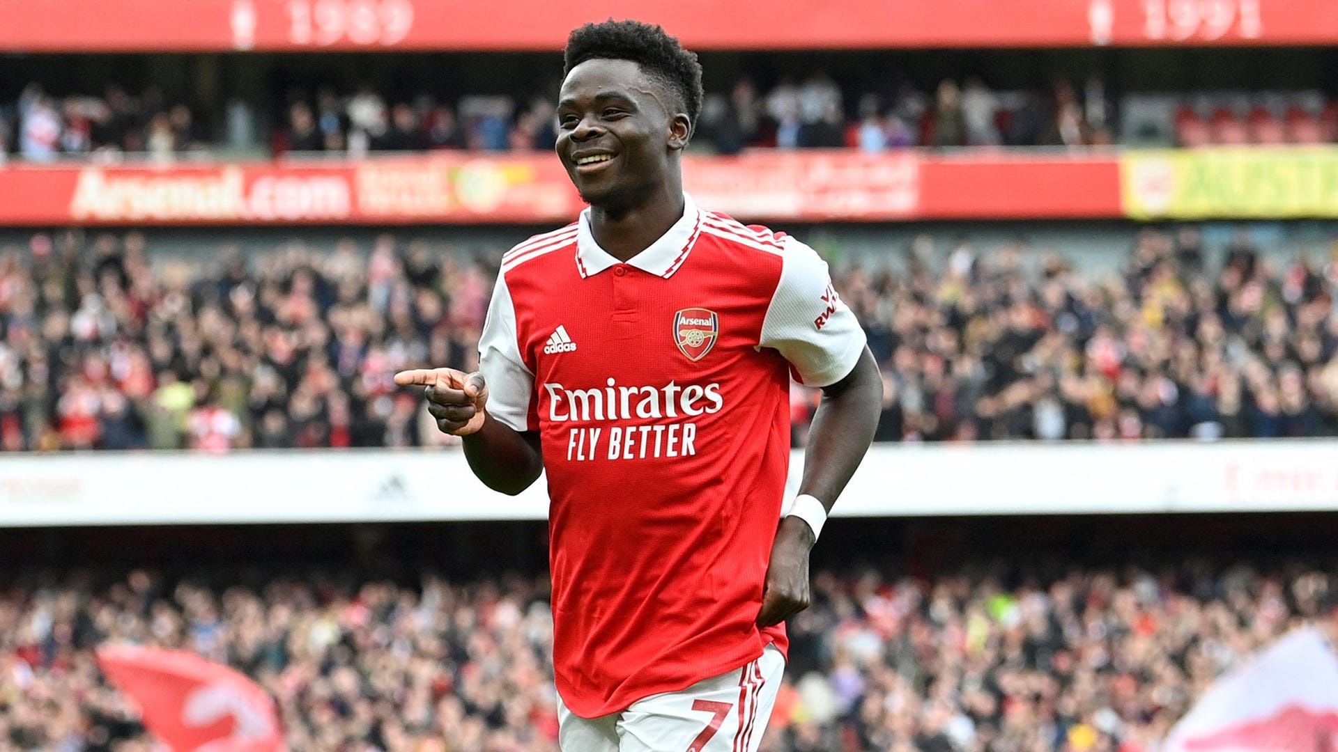 Bukayo Saka Wallpapers 4k Hd Bukayo Saka Backgrounds On Wallpaperbat