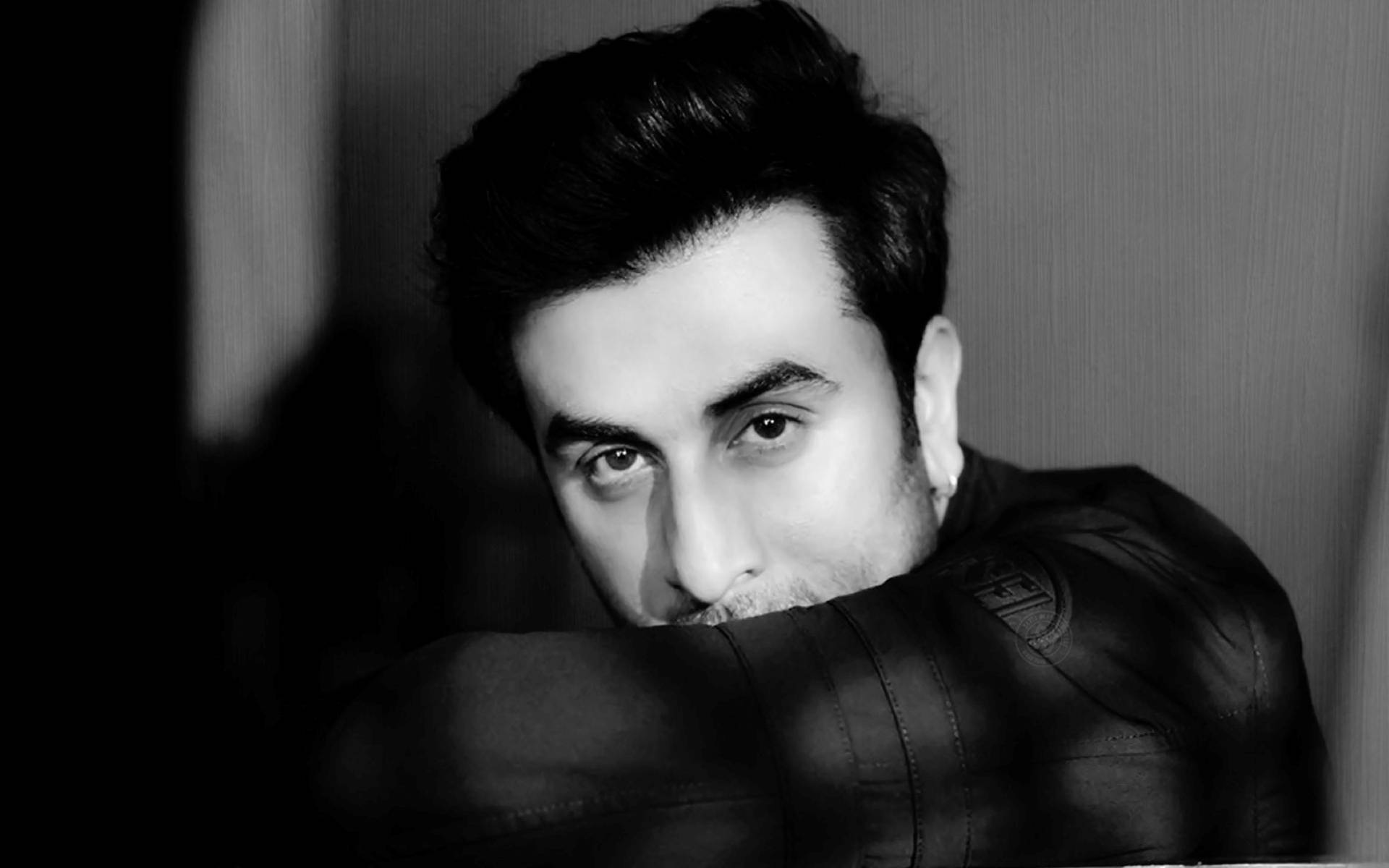 Ranbir Kapoor Wallpapers 4k Hd Ranbir Kapoor Backgrounds On Wallpaperbat