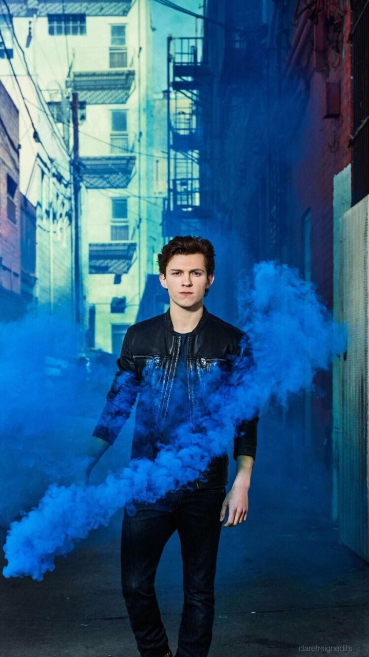 Tom Holland Iphone Wallpapers - 4k, Hd Tom Holland Iphone Backgrounds