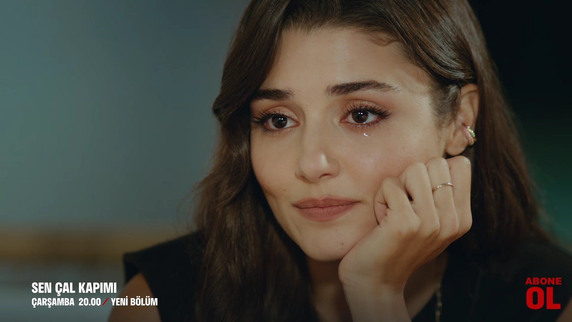 Hande Erçel Wallpapers 4k Hd Hande Erçel Backgrounds On Wallpaperbat